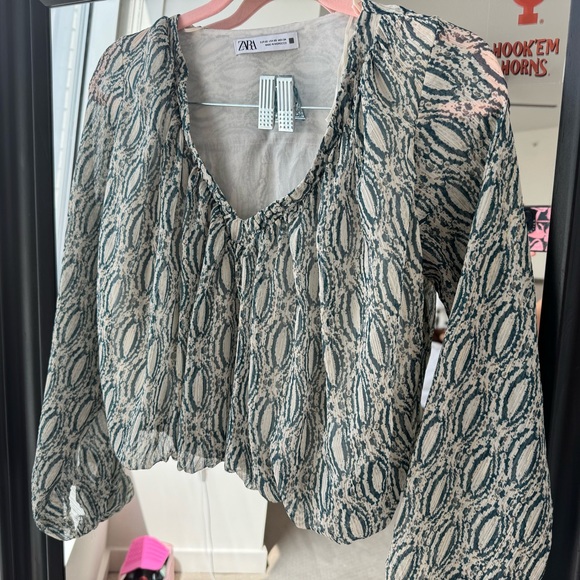 Zara | Tops | Zara Metallic Threadprinted Balloontop | Poshmark